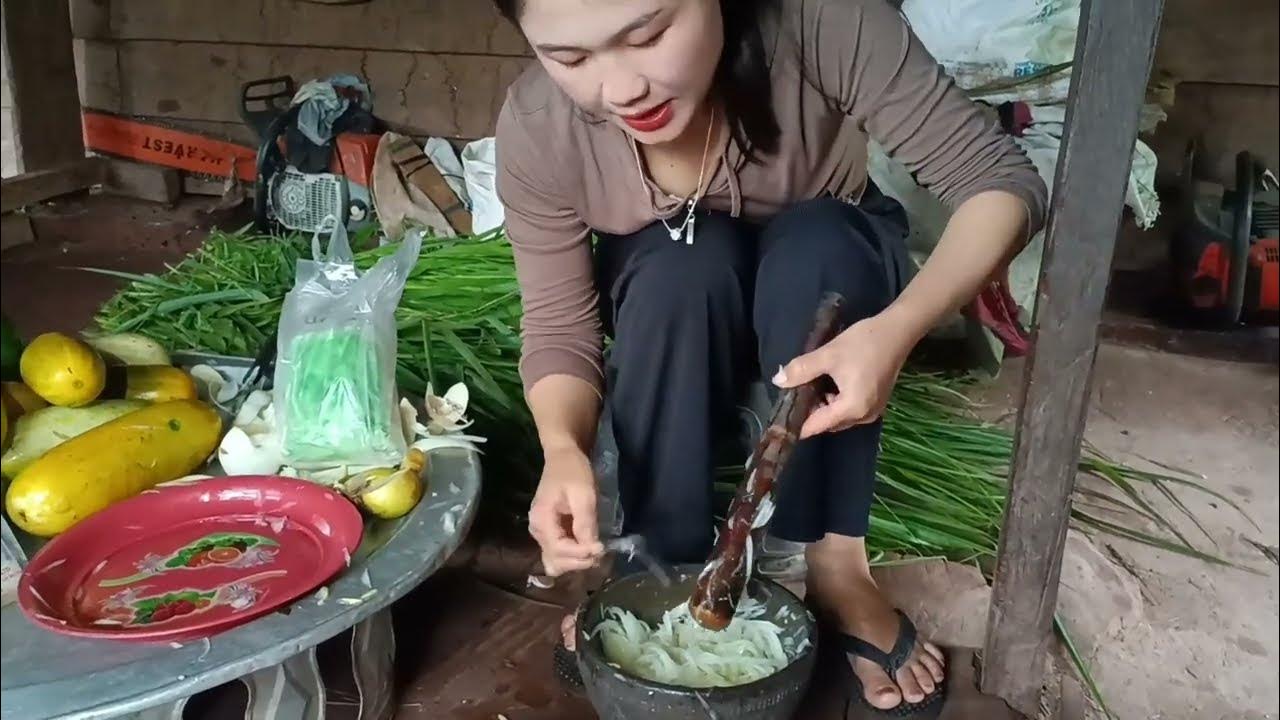 nrog peb noj txiv tsawb kib ua ke nawb qab heev li os - YouTube