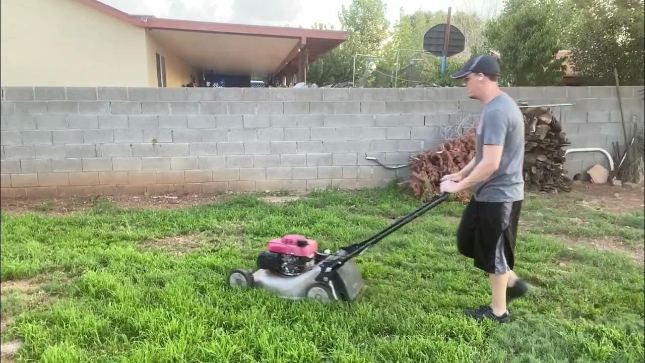 Honda HRR216VKA Self-Propelled Lawn Mower - YouTube