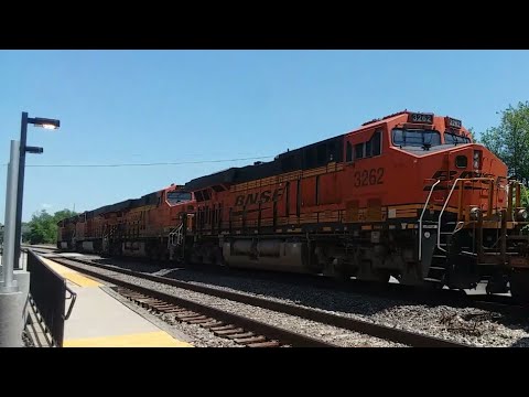 Horn Show from Crew in BNSF 7180, EB in La Plata, Missouri - YouTube