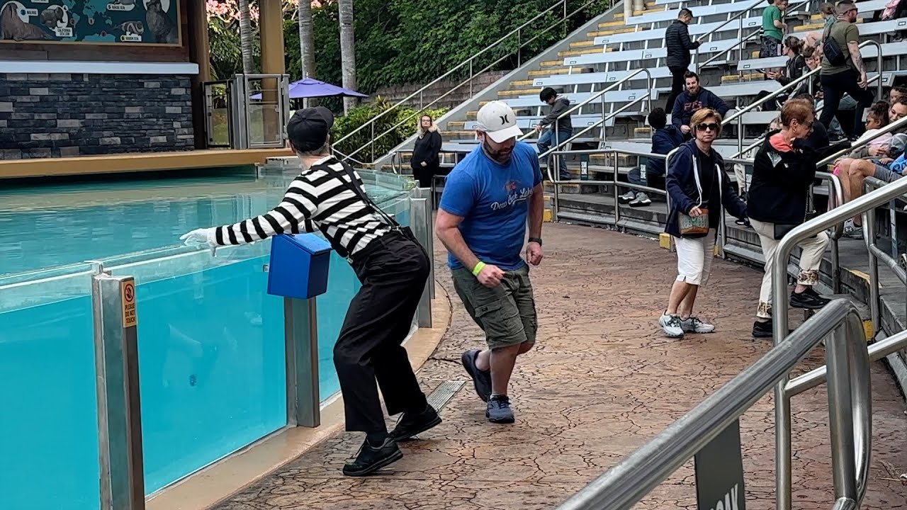 Ben The Mime Takes Center Stage Hilarious Show At Seaworld Orlando