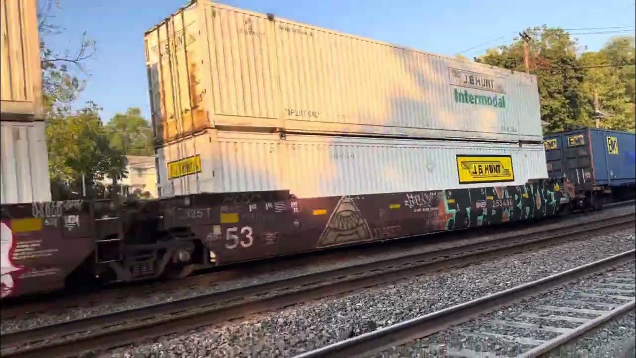 NS 9907 Dash9 leads NS 28X through Piscataway,NJ with a Nice K5LA! - YouTube