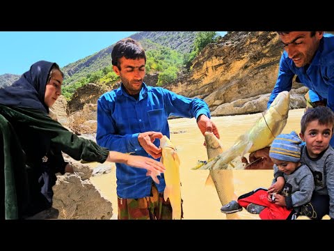 Fishing Together | Osool-e Din and Reza’s River Day with Khadijeh’s Cooking