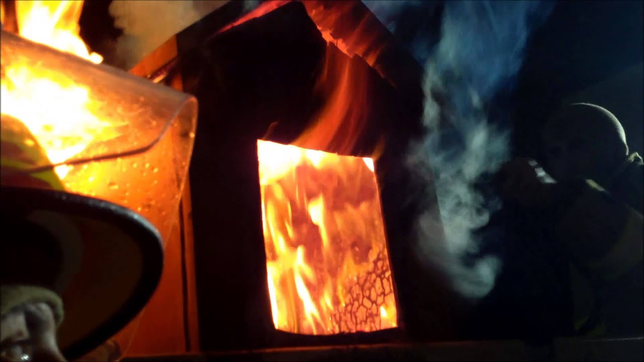 Paekakariki fire brigade backdraft and flashover training - YouTube