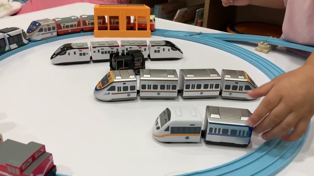EMU3000交車 台鐵迴力車 軌道 繞圈圈 - YouTube