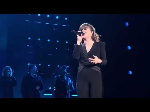 Kelly Clarkson performs Because Of You in Atlantic City, NJ on 5/10/24.
