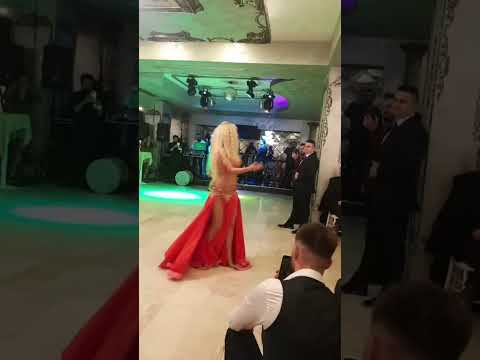 Oryantal Didem performing