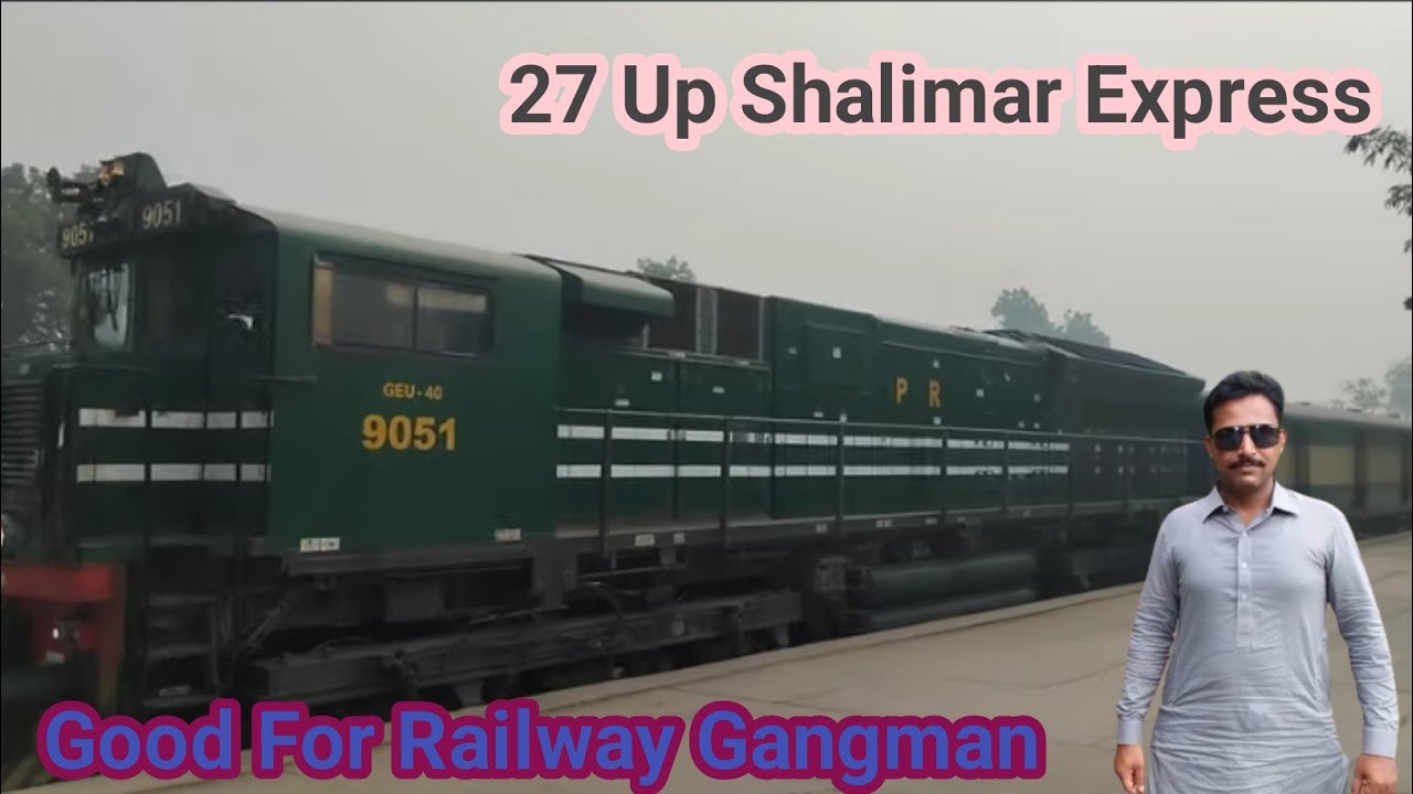 Shalimar Express Approaching At Nawabshah🚉 Line repairing .Maza Agaya ...