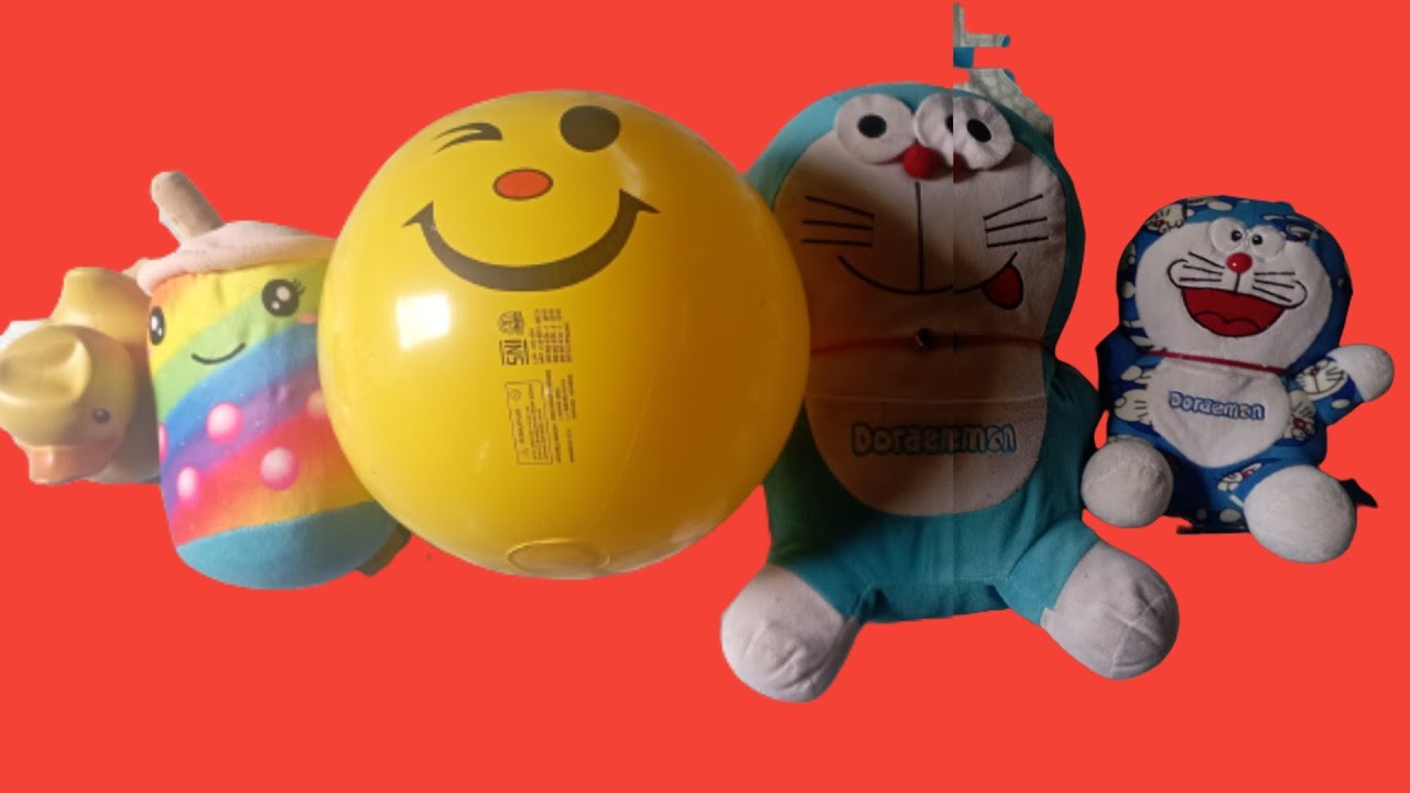 mencari boneka doraemon, boneka boba, bebek dan bola - YouTube