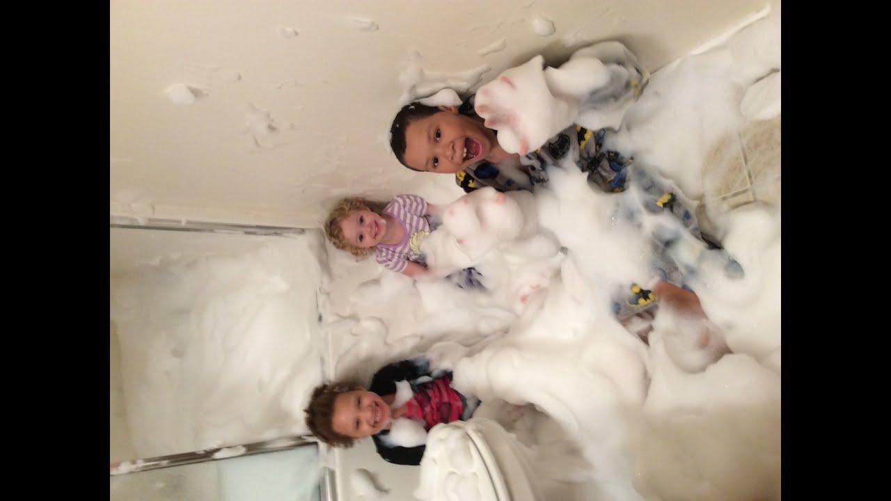 Bubble Bath CHALLENGE.... - YouTube