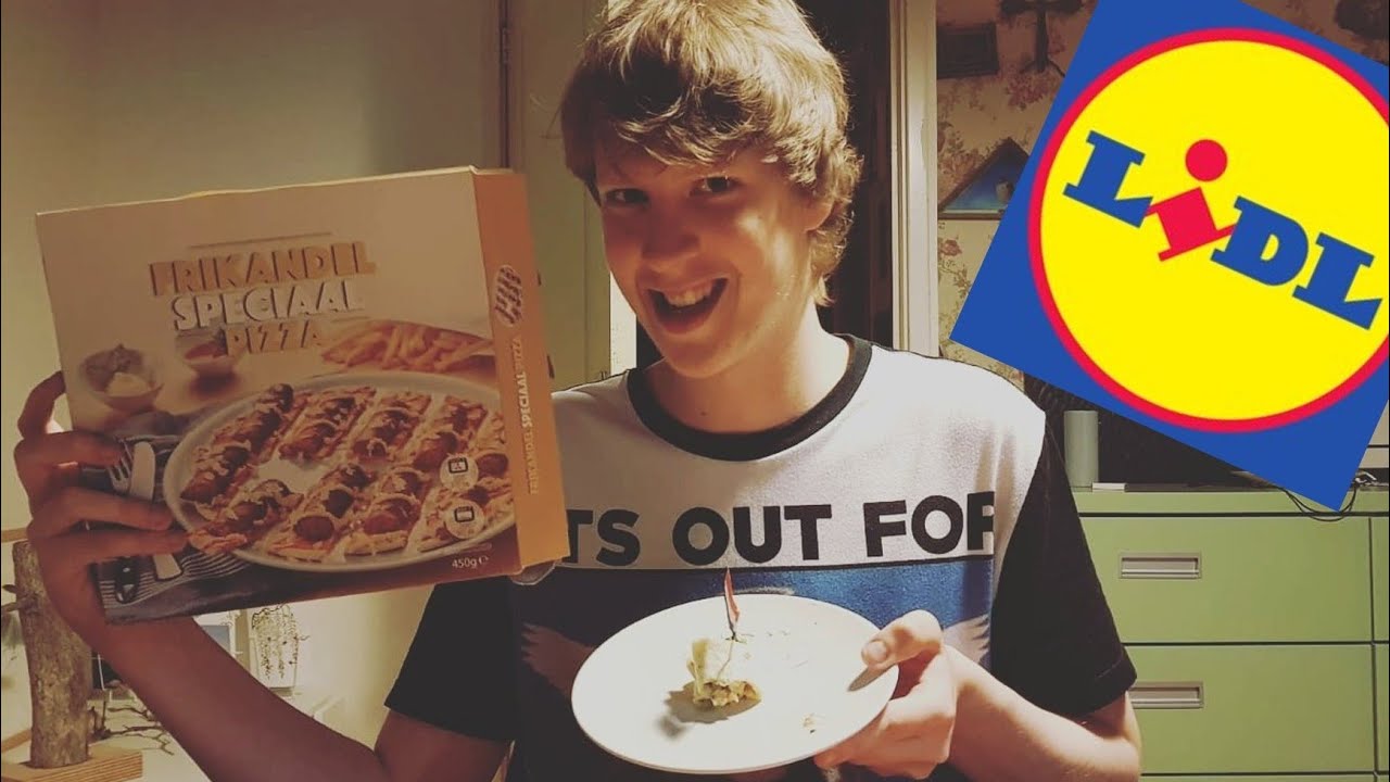 Pizza Frikandel Speciaal (ft. Tortilla Visstick) - YouTube