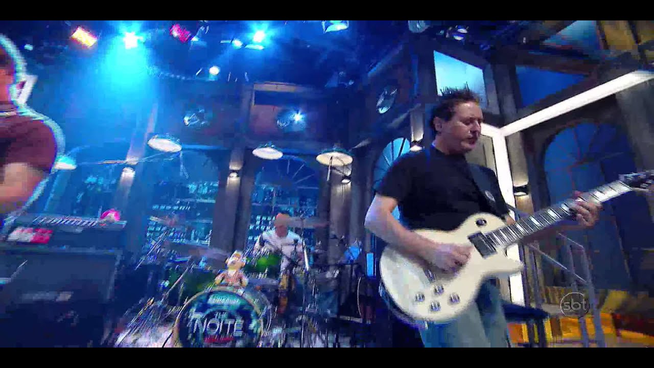 UNBELIEVABLE!! Ultraje a Rigor toca “Batman” no The Noite Amazing ...