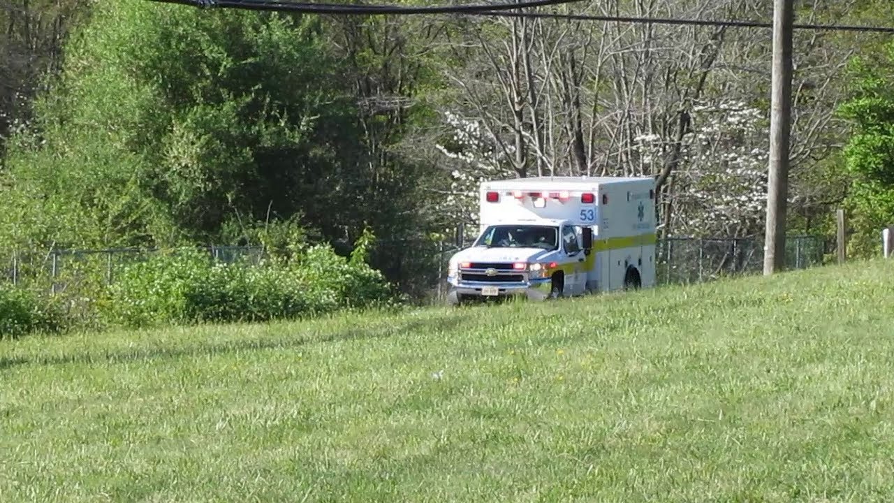 Roanoke County Medic 53 Arriving 4-6-12, Carson SA-500 - YouTube