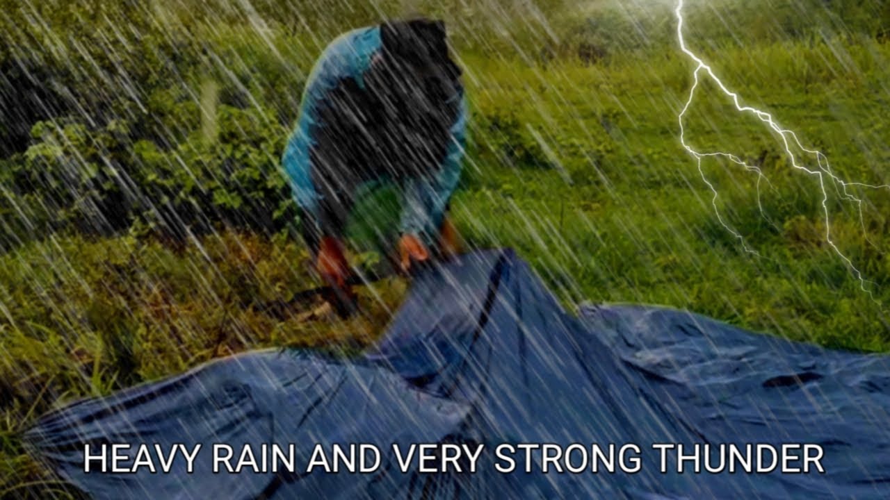 SOLO CAMPING IN HEAVY RAIN • HEAVY RAIN AND VERY STRONG THUNDERSTORMS ...