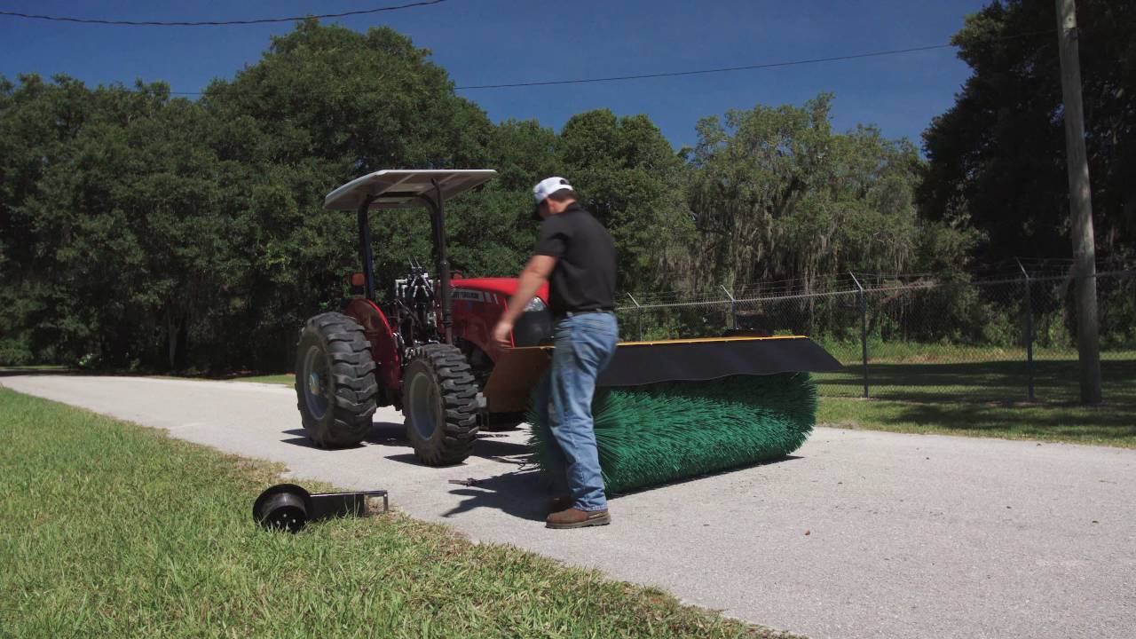 Challenger 1 - SCM 110 Front Mount Sweeper from Smith Challenger - YouTube