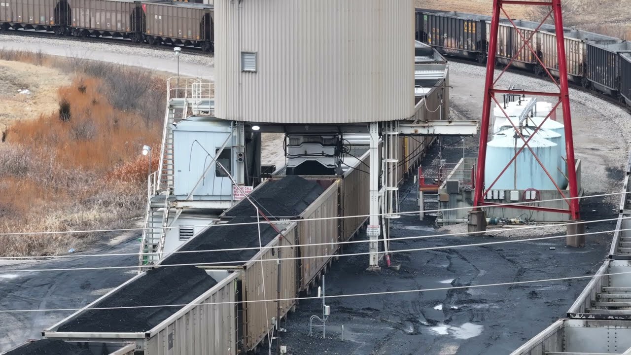 Loading an Indiana Coal Train: A Close Up View of How it's Done - YouTube