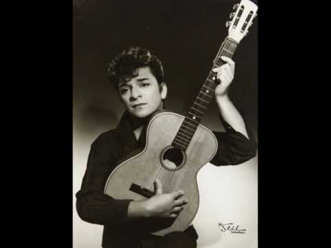 zeki müren alkışlarla yaşıyorum