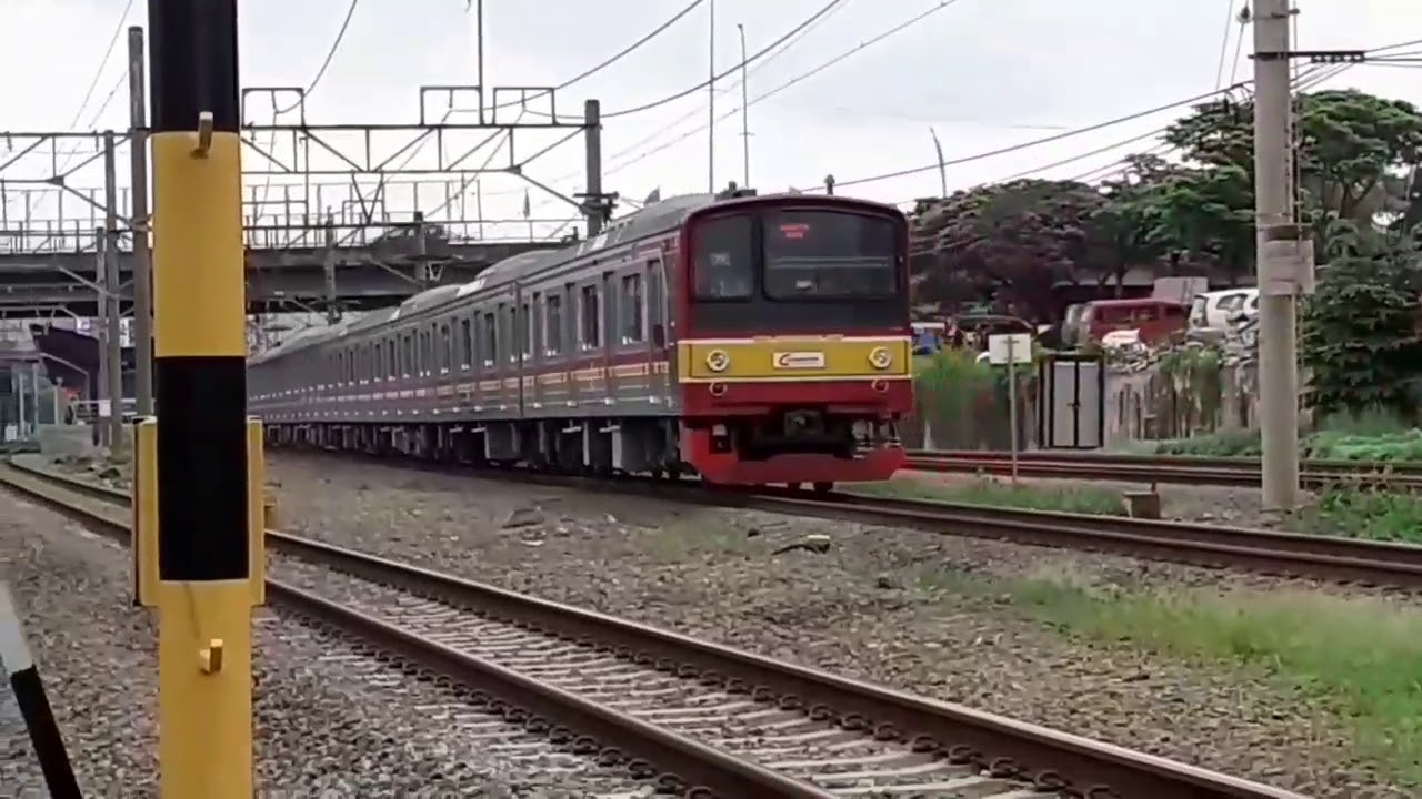 KOMPILASI COMMUTER LINE DAN KERETA API JARAK JAUH DI TAHUN 2020 - YouTube