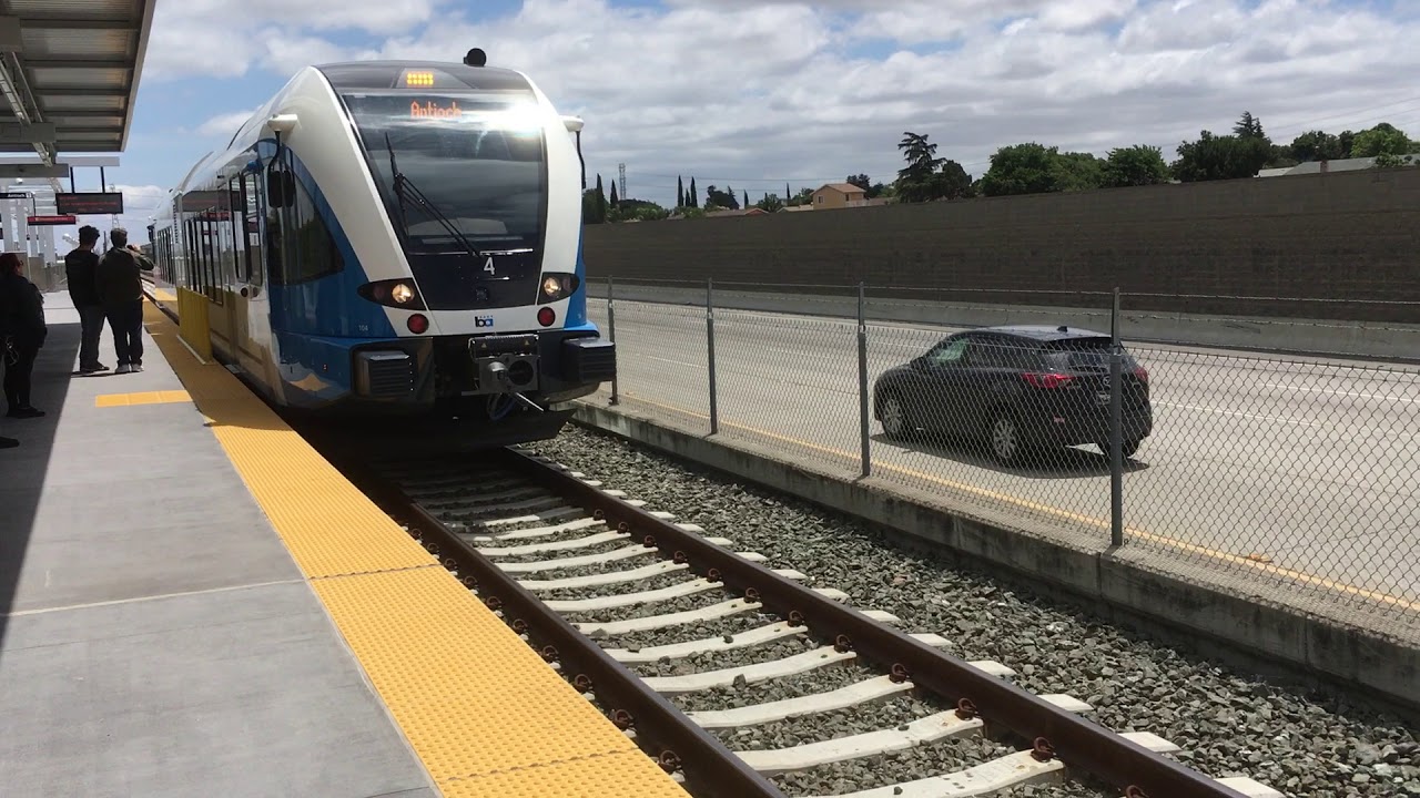 [BART] Antioch Train Arriving at Pittsburg/Bay Point (Transfer) - YouTube