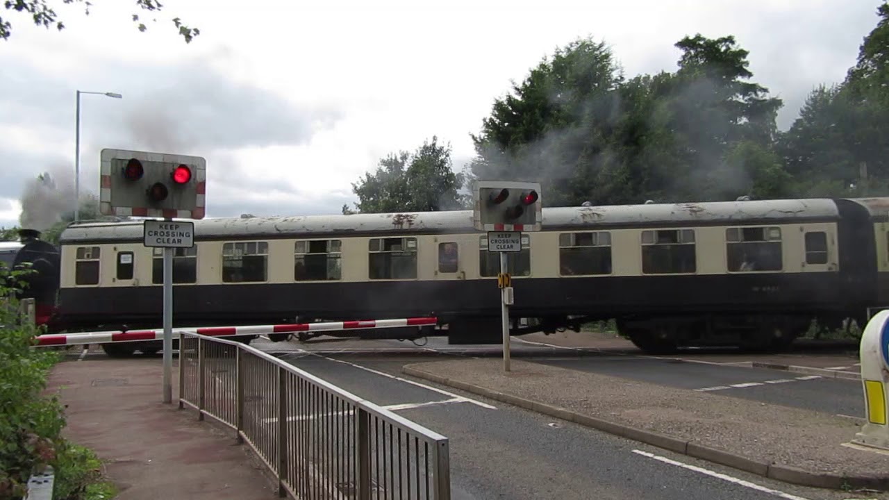 Lydney A48 Level Crossing 27/08/2018 - YouTube