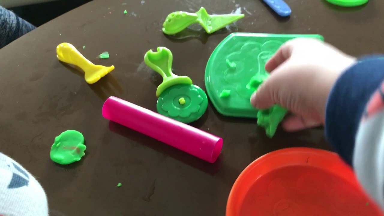 Eating A play dough Pizza!!!! - YouTube