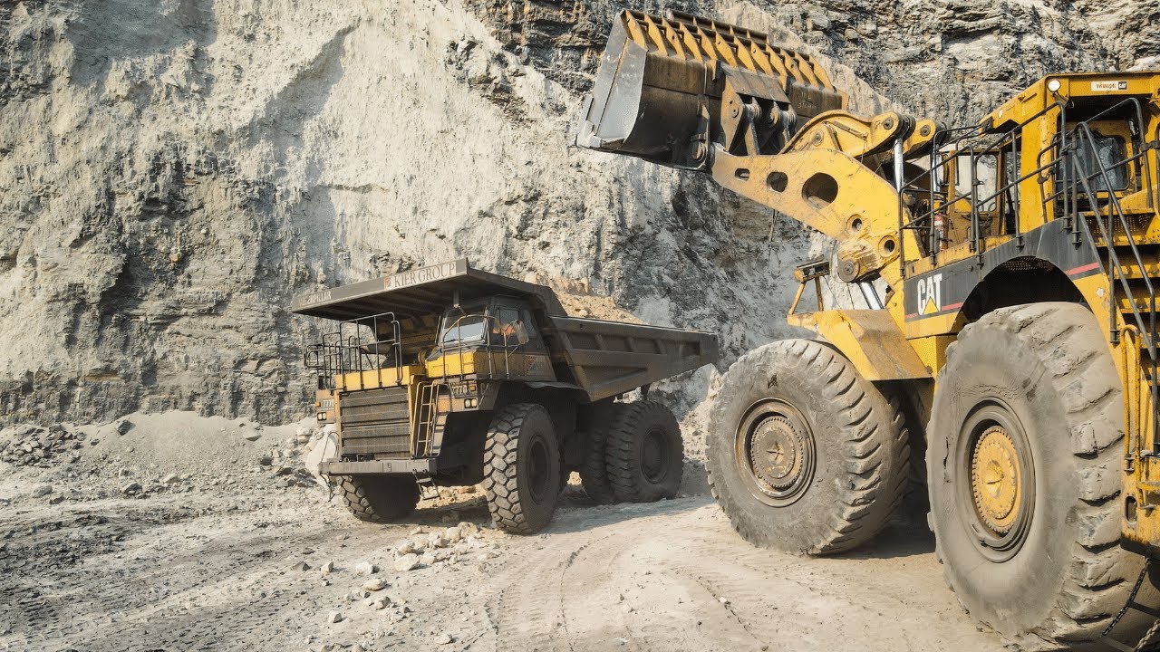 Amcotts Earth Moving Tyres - YouTube