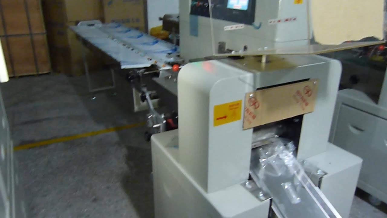 Pillow Packaging Machine-250X Small Toy Packaging 枕式包裝機-250X 小玩具包裝 ...