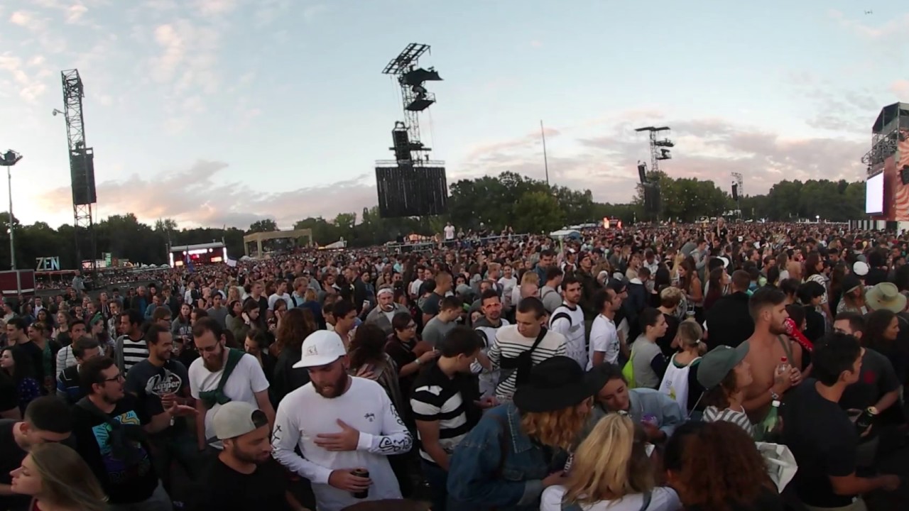 360 Crowd shot Mainstage Sziget - YouTube
