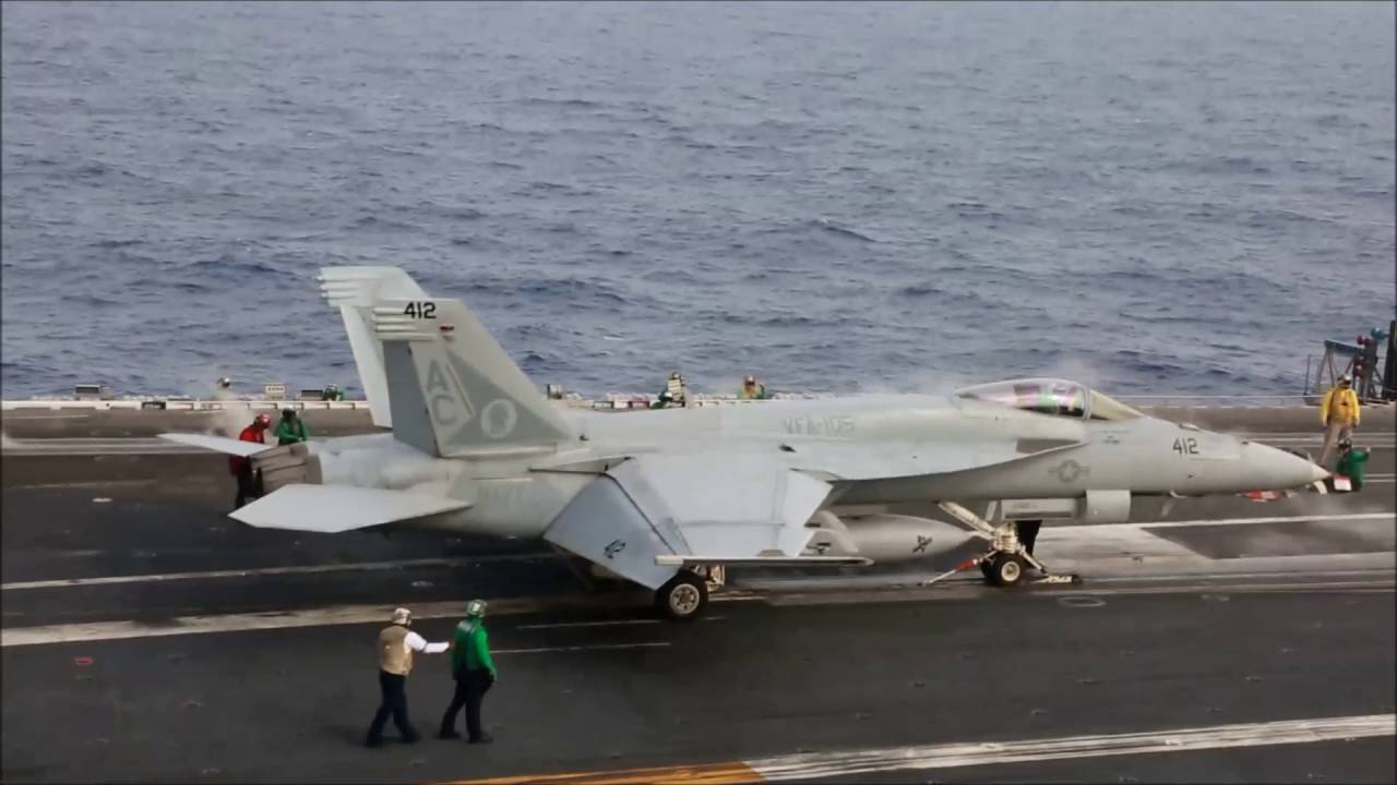 A bordo della portaerei CVN-69 USS Eisenhower - YouTube