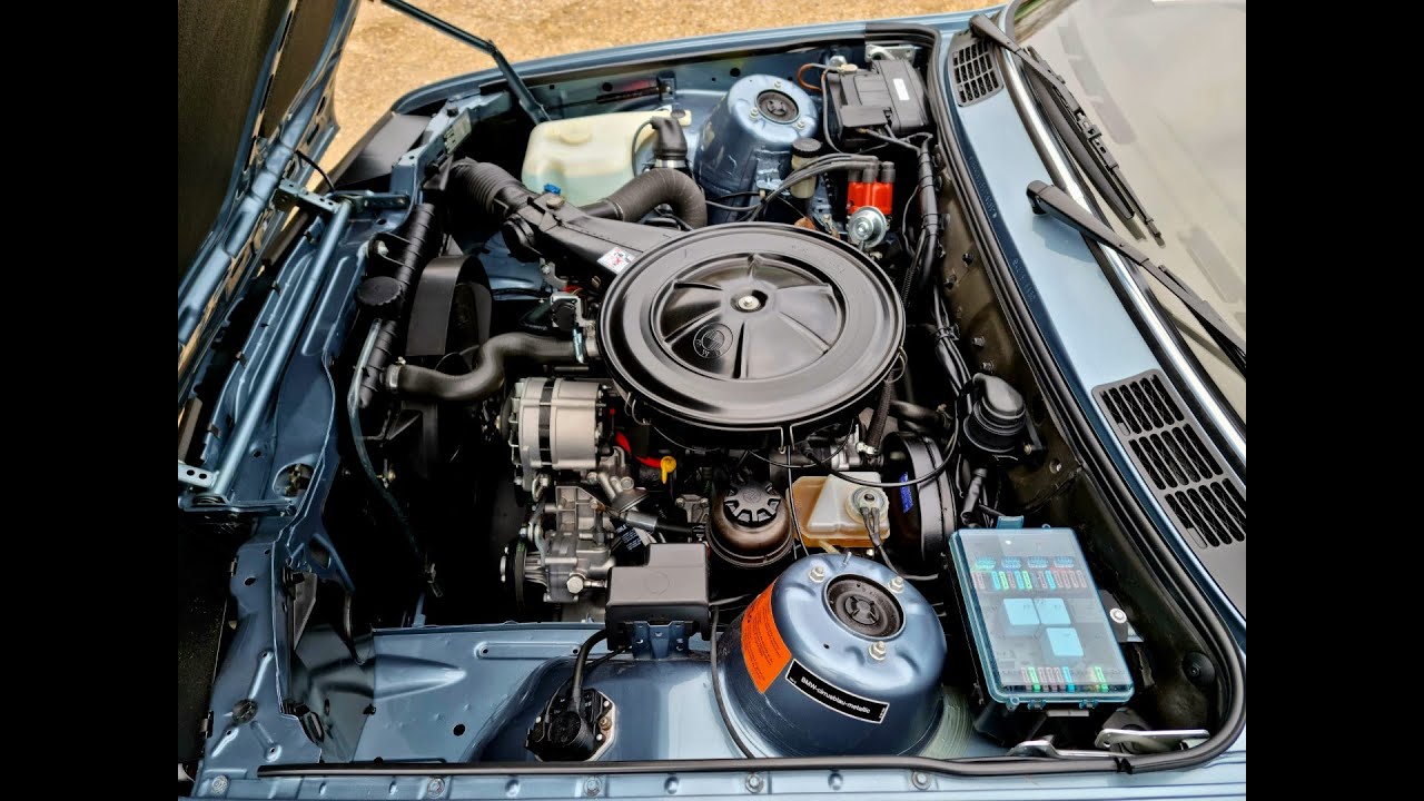 BMW E30 316 Manual - Engine Running ... See oldcolonelcars.co.uk - YouTube