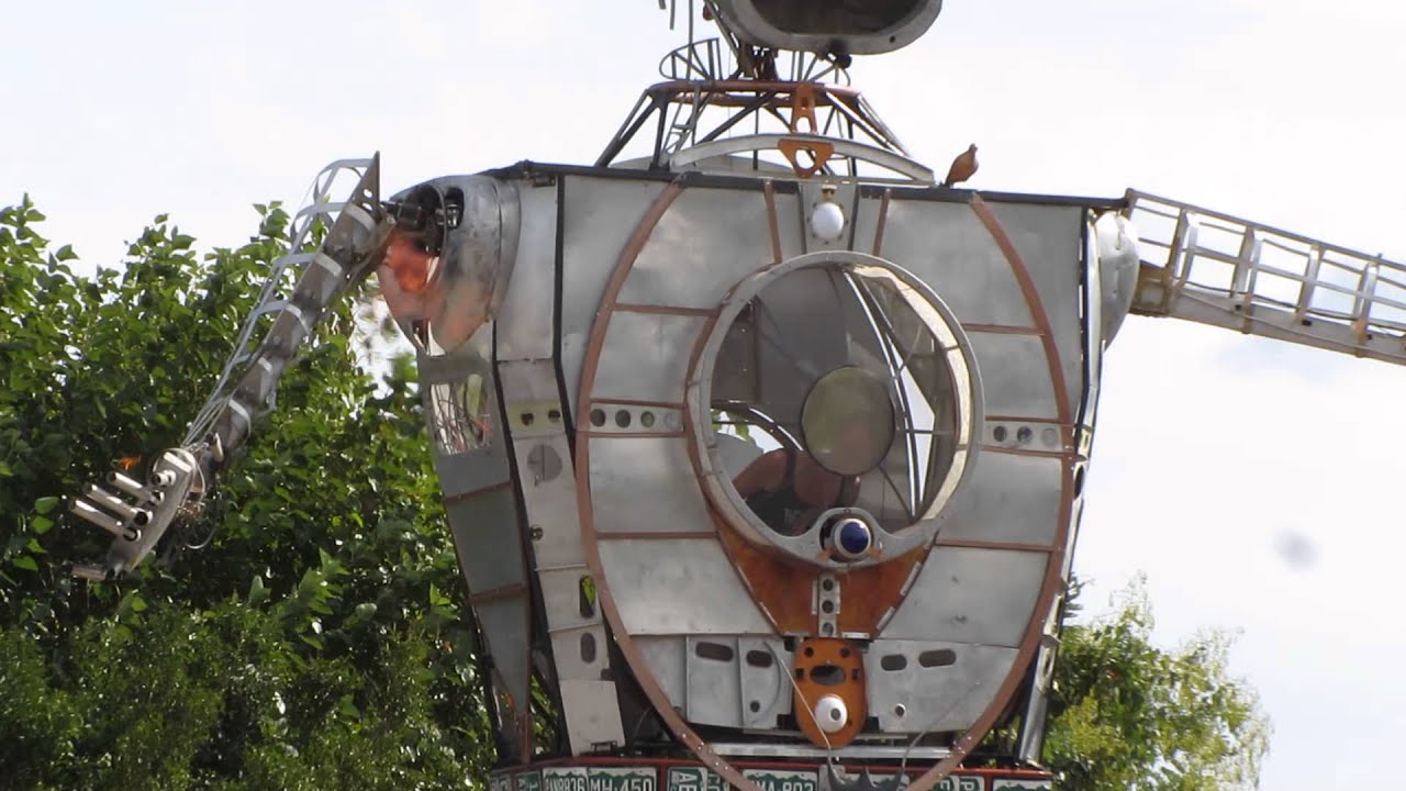 Giant piloted flamethrower robot at Makerfaire 2015 - YouTube