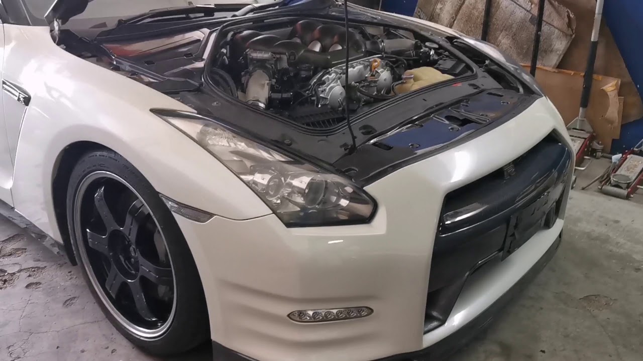 Nissan GTR R35 V-SPEC - YouTube