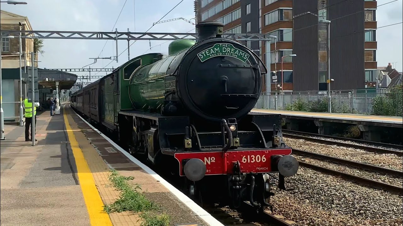 WCR Class B1 and Class 47 passing Swindon - YouTube