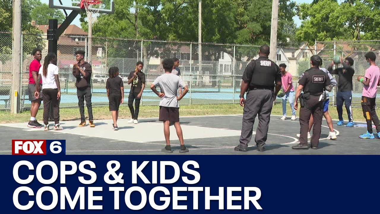 Milwaukee police, kids come together | FOX6 News Milwaukee - YouTube