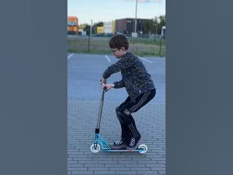 ТОП-5 ТРЮКОВ НА САМОКАТЕ ДЛЯ НОВИЧКА - YouTube