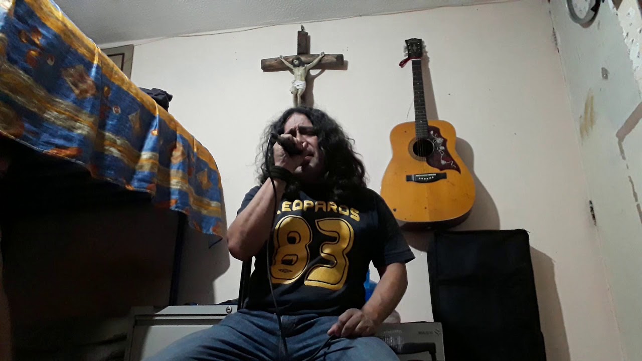 Danny Plant cantando cover "El pianista" - YouTube