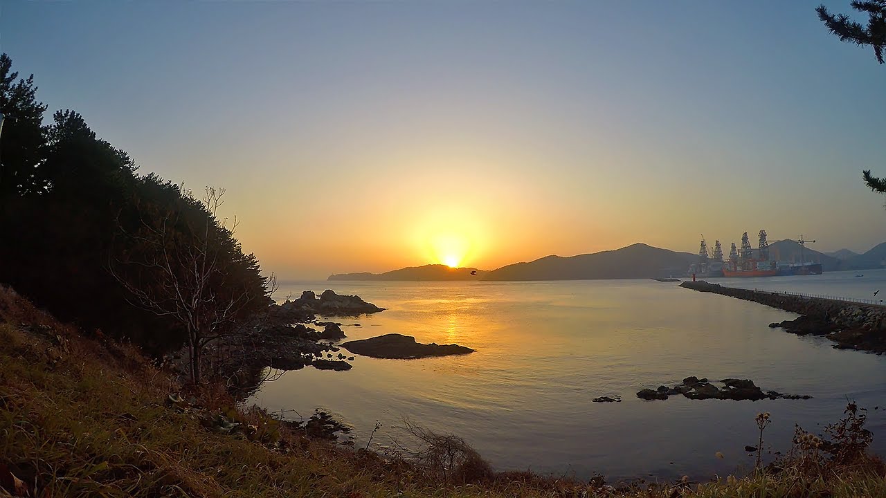 [4k] Sunrise view of Okpo Great Battle Memorial Park in Geoje Island 2 ...