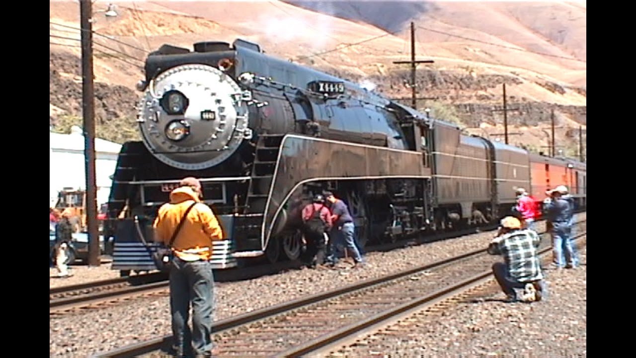 1291. SOUTHERN PACIFIC SP 4449 servicing at Wishram Washington by ...