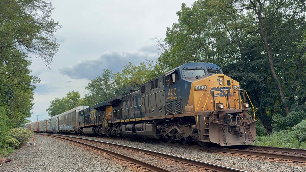 CSX 400 CW44AC YN2 Leads CSX M218 with a friendly crew at Piscataway ...