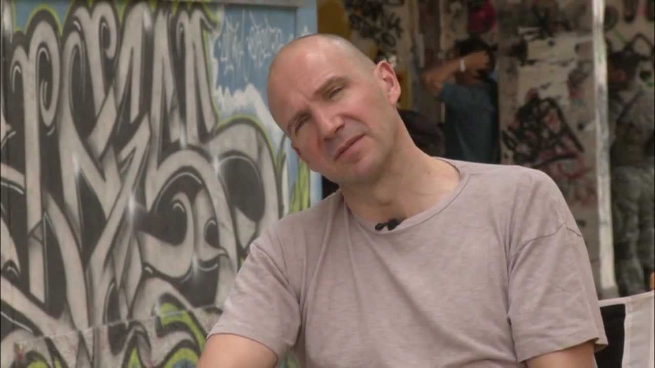 Coriolanus: Ralph Fiennes On Set Interview [HD] | ScreenSlam - YouTube