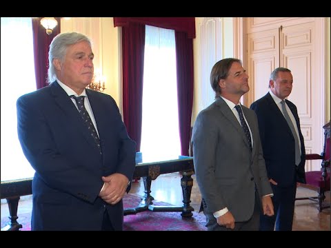 Imágenes de presentación de cartas credenciales al presidente Lacalle Pou