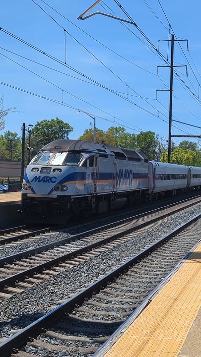 MARC Penn Line Train #422 (MP36PH-3C #32) Arrives At Seabrook #shorts - YouTube