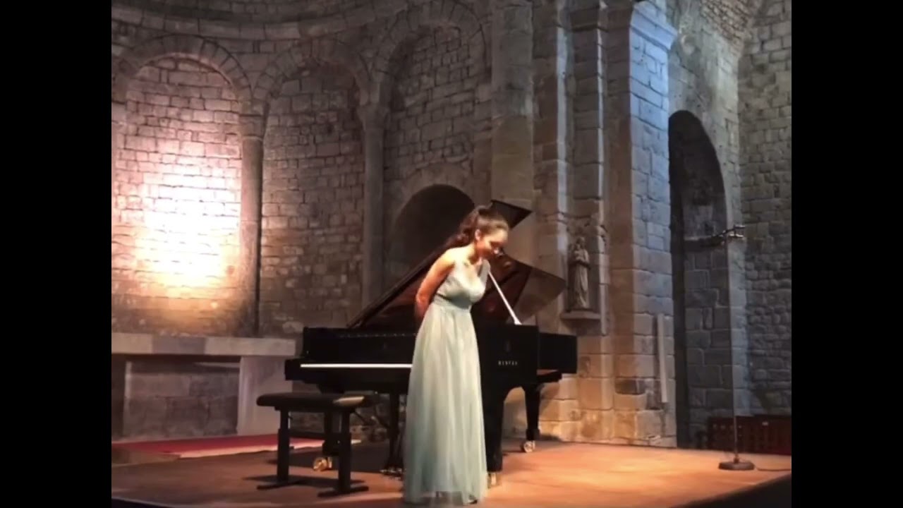 Emma Stratton - Debut a la Schubertiada 2021 - YouTube