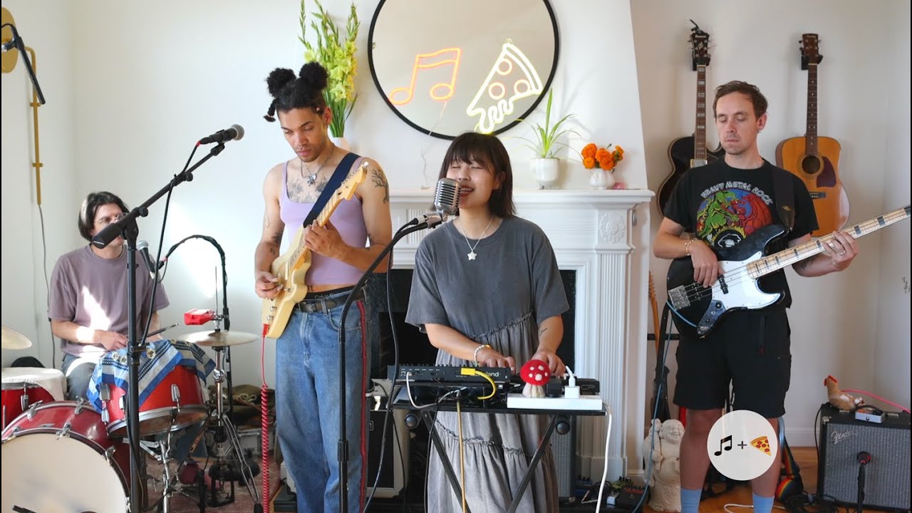 Phoebe Rings - "Aseurai" - YouTube