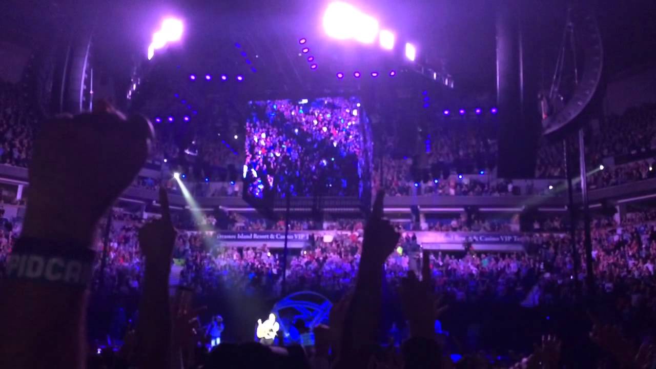 Garth Brooks @ Target Center 11/14/14 - YouTube