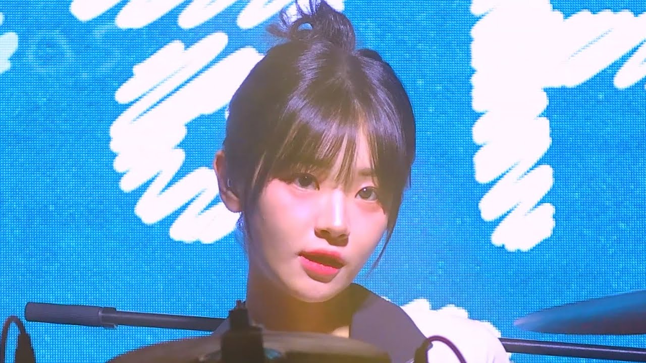 [4K] 240622 QWER 쵸단 대관람차 직캠 @마니또 방학식 - YouTube