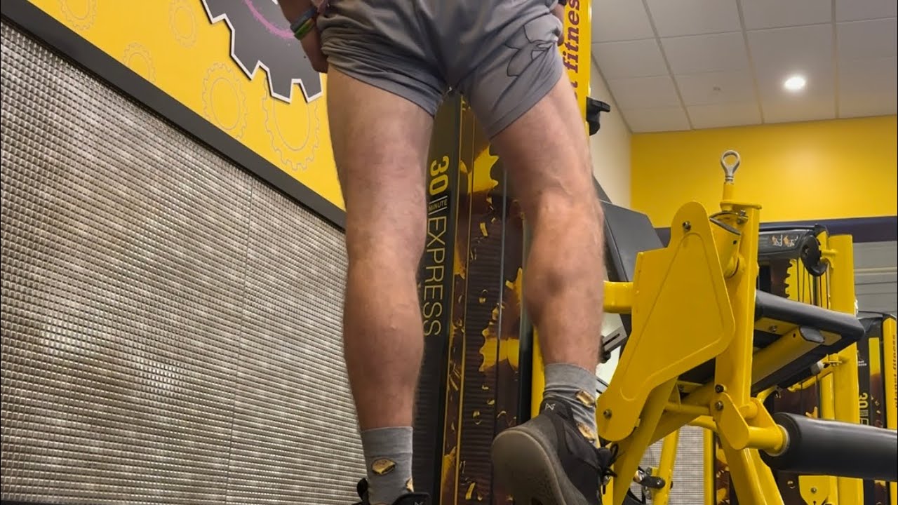 Beginner's Bodybuilding: Day 38 (Legs) - YouTube