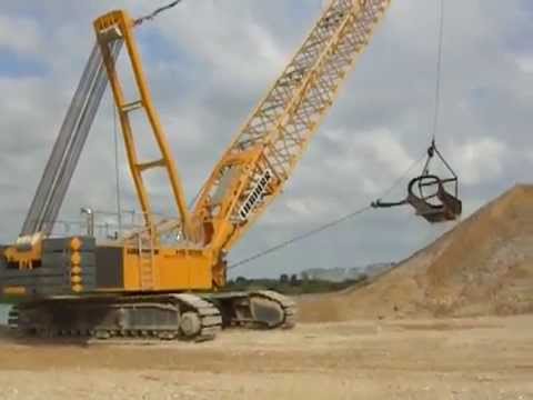 Liebherr HS895 Dragline Excavator in Italy - YouTube