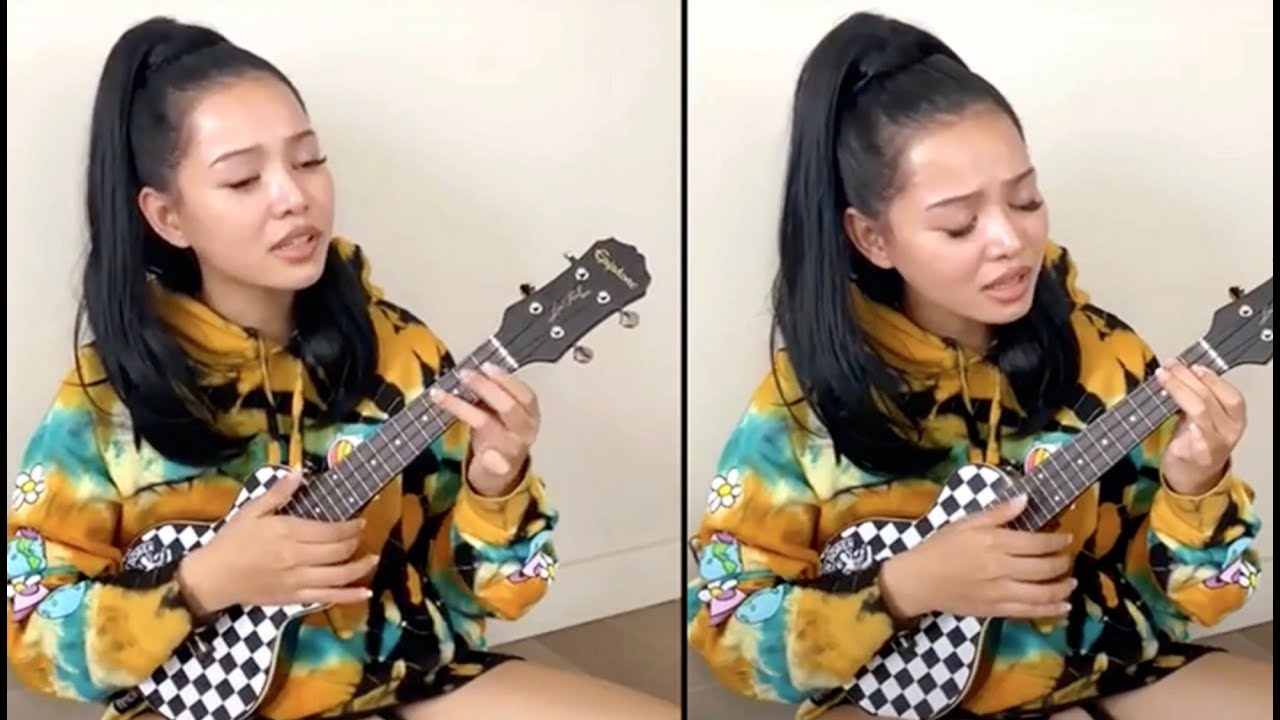 Bella Poarch Thinks She Can Sing.. - YouTube