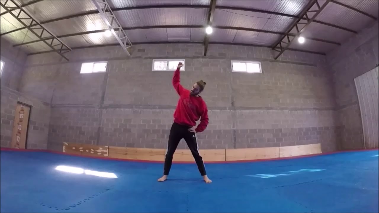 AERIAL FÁCIL - Tutorial de Tricking en español - YouTube