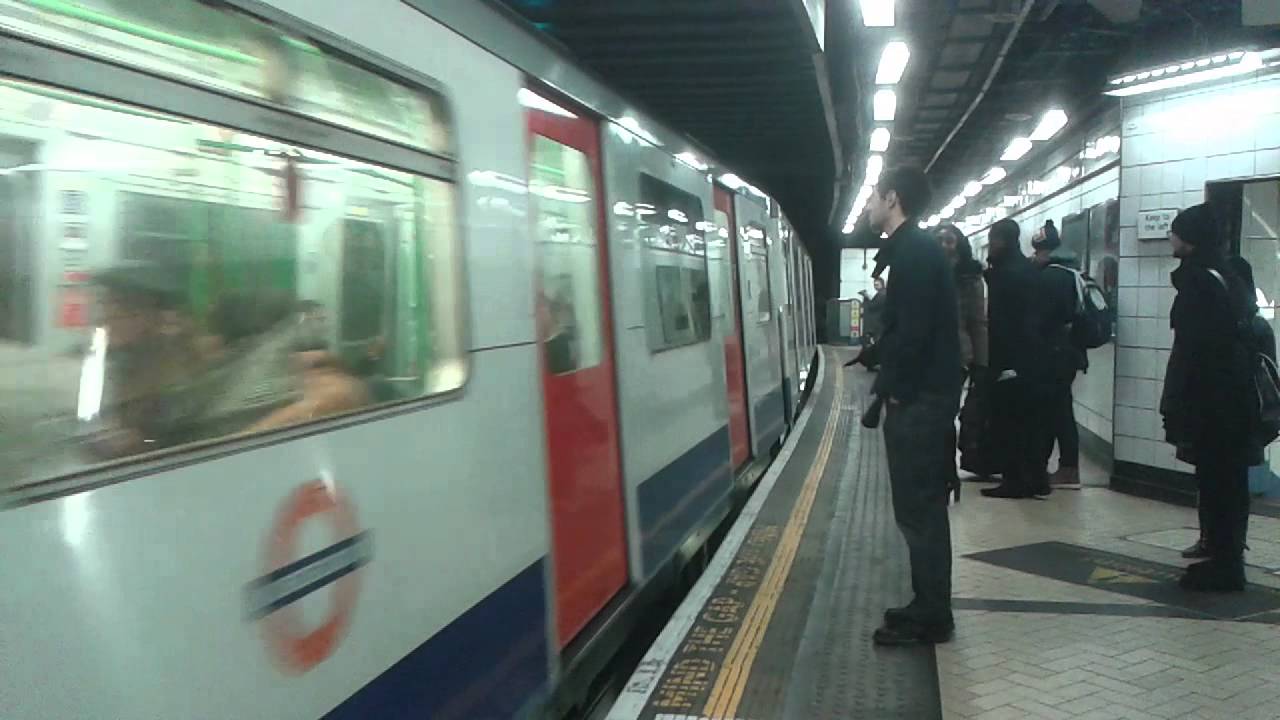 D Stocks on the District Line entering Victoria - YouTube